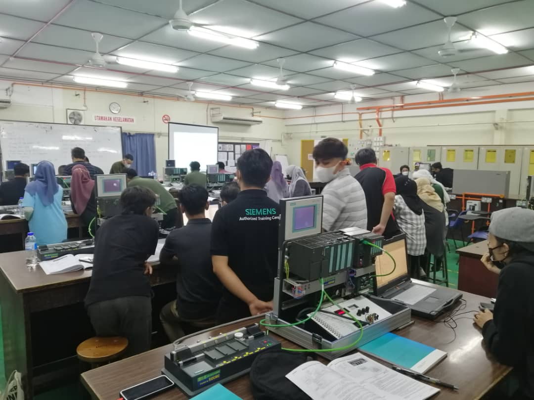 PENJANA Bagi Graduan Politeknik dan Kolej Komuniti SCE Simatic S ...